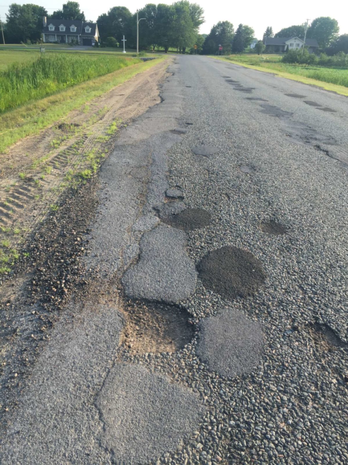 Route des Pins, Saint-Étienne-des-Grès, Québec - Les pires routes de CAA